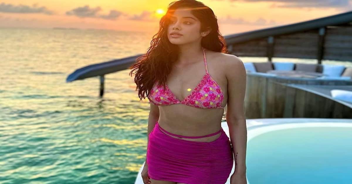 Janhvi Kapoor, Esha Gupta and more divas ooze hotness, 'Just Looking ... Janhvi Kapoor, Esha Gupta and more divas ooze hotness, 'Just Looking ...