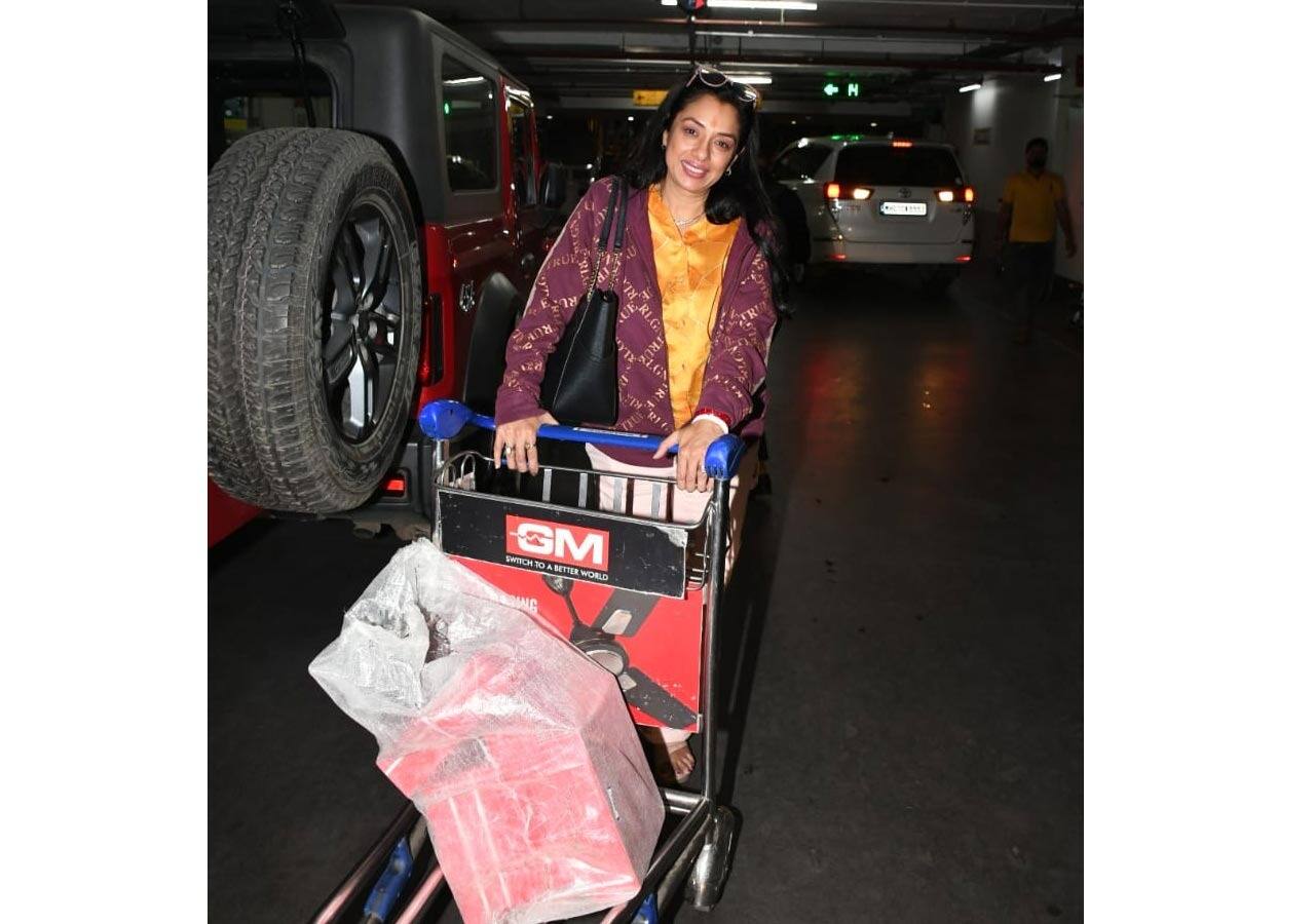 Rupali Ganguly visiting Vaishno Devi temple - रुपाली गांगुली ने वैष्णों ...