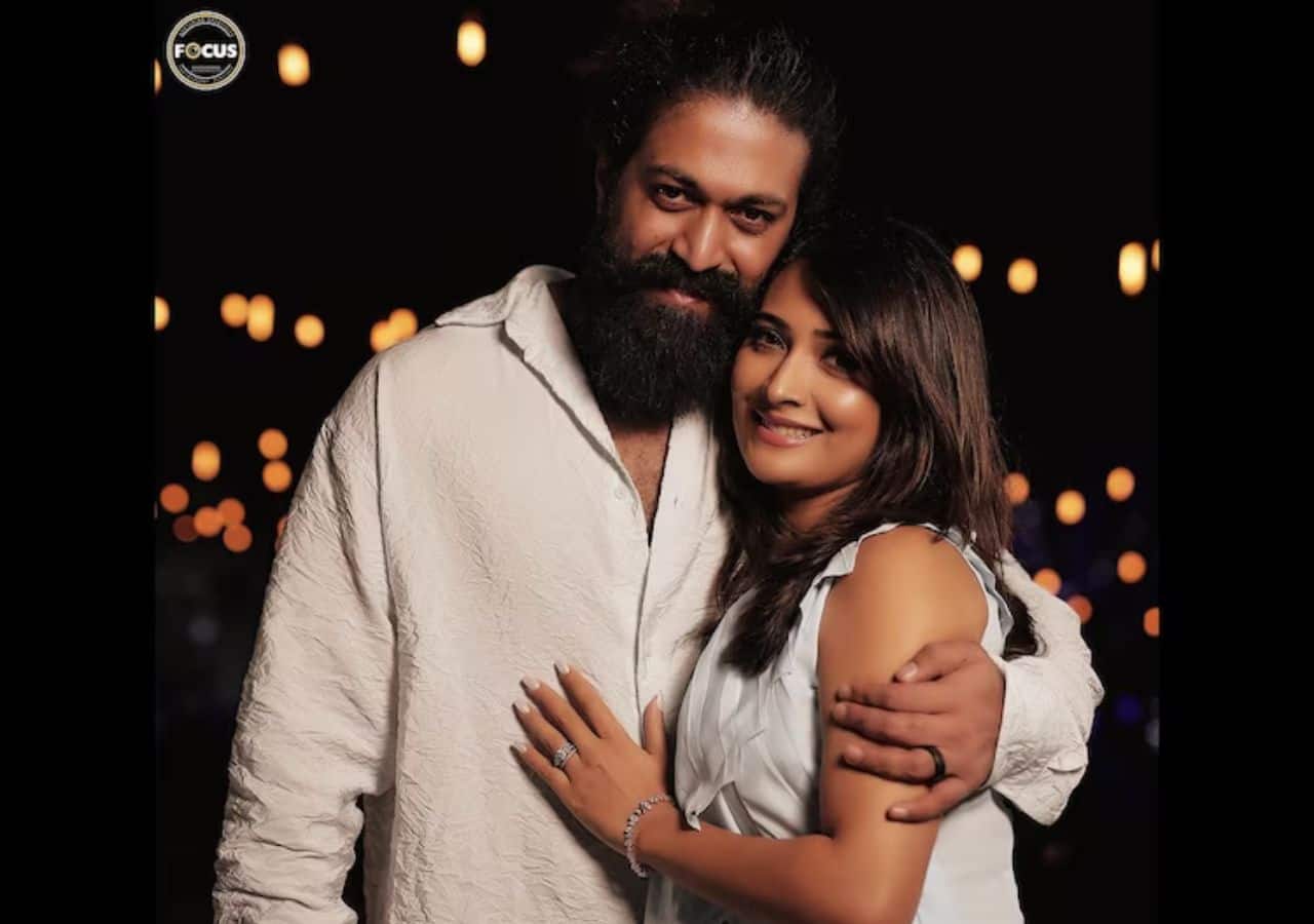 KGF 3 star Yash and wife Radhika Pandit celebrate their 7th wedding ...