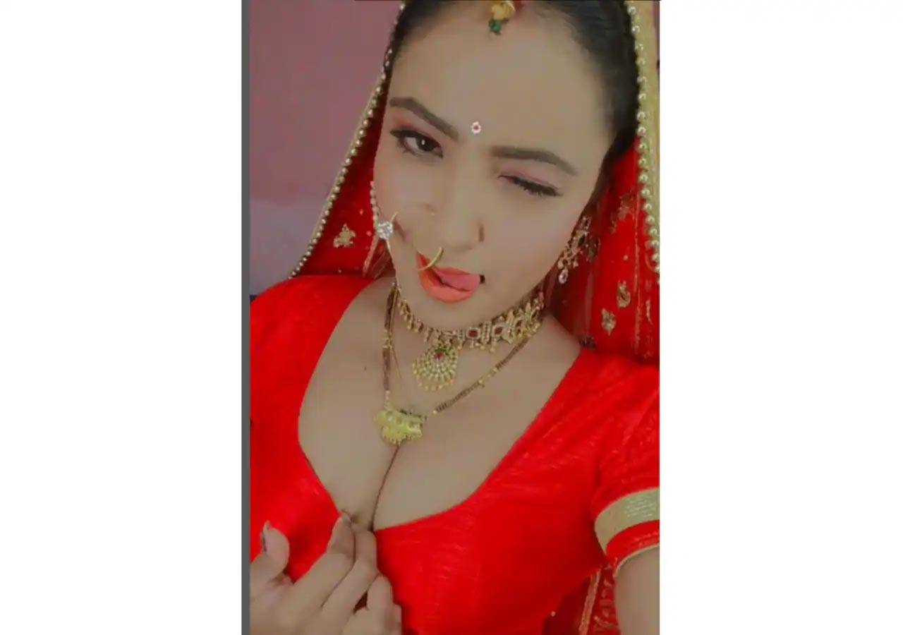 Ullu app web series Adhuri Pyaas actress Shyna Khatri's uncensored pictures will make your day