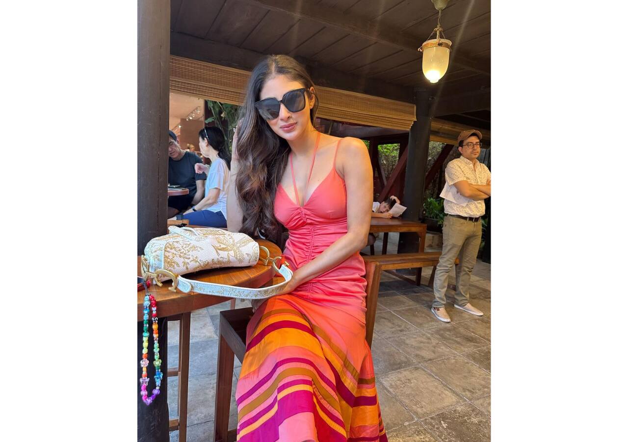 Mouni Roy-Disha Share Bold And Erotic Photos From Bangkok, Views Pics - मौनी रॉय ने दिशा पाटनी ...