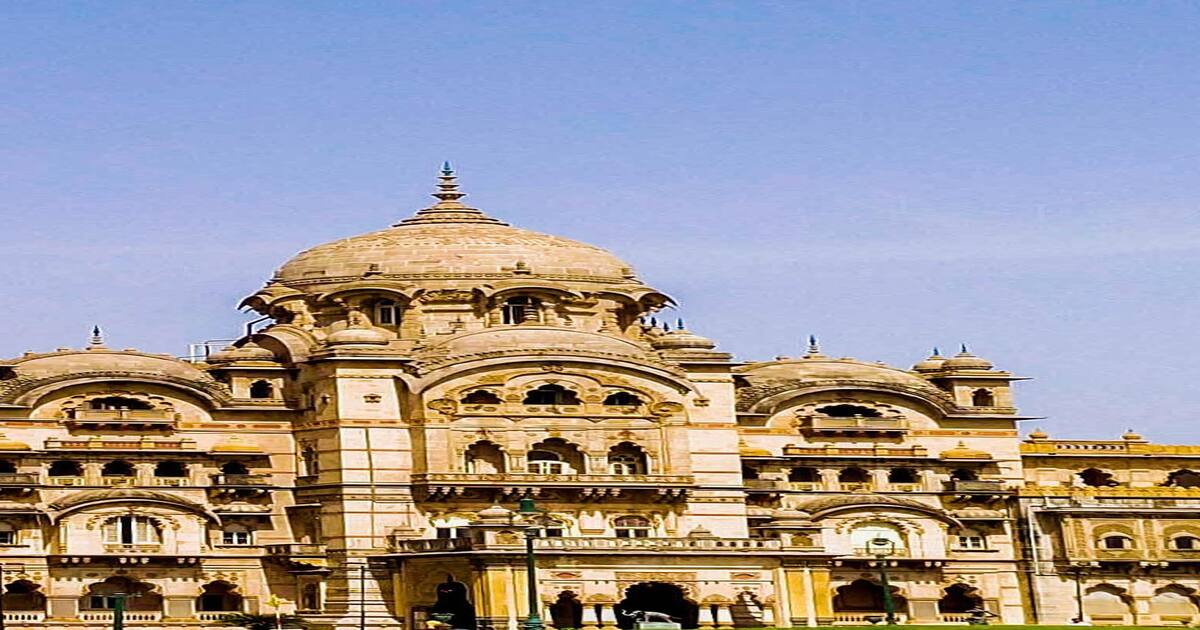 Did you know who owns a house bigger than Mukesh Ambani’s Antilia?