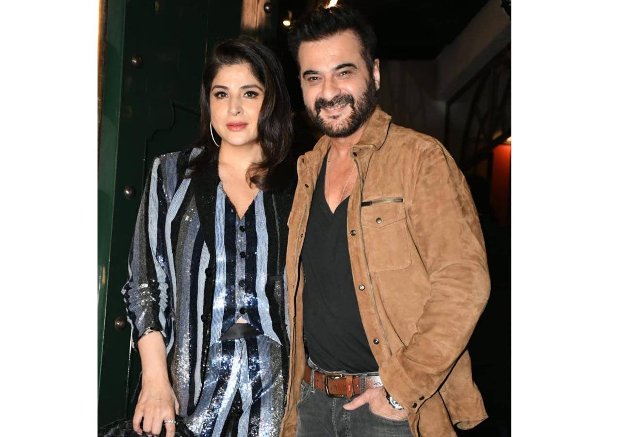 Karan Johar, Sussanne Khan and more celebs spotted at Shah Rukh Khan's ...