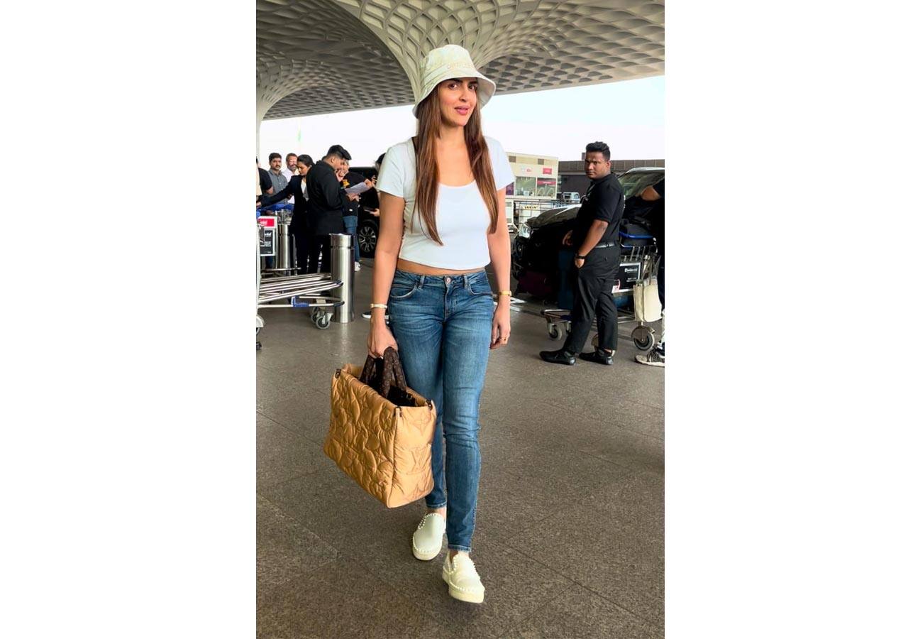 Esha Deol flaunts her fit body in a white crop top and denim at the ...