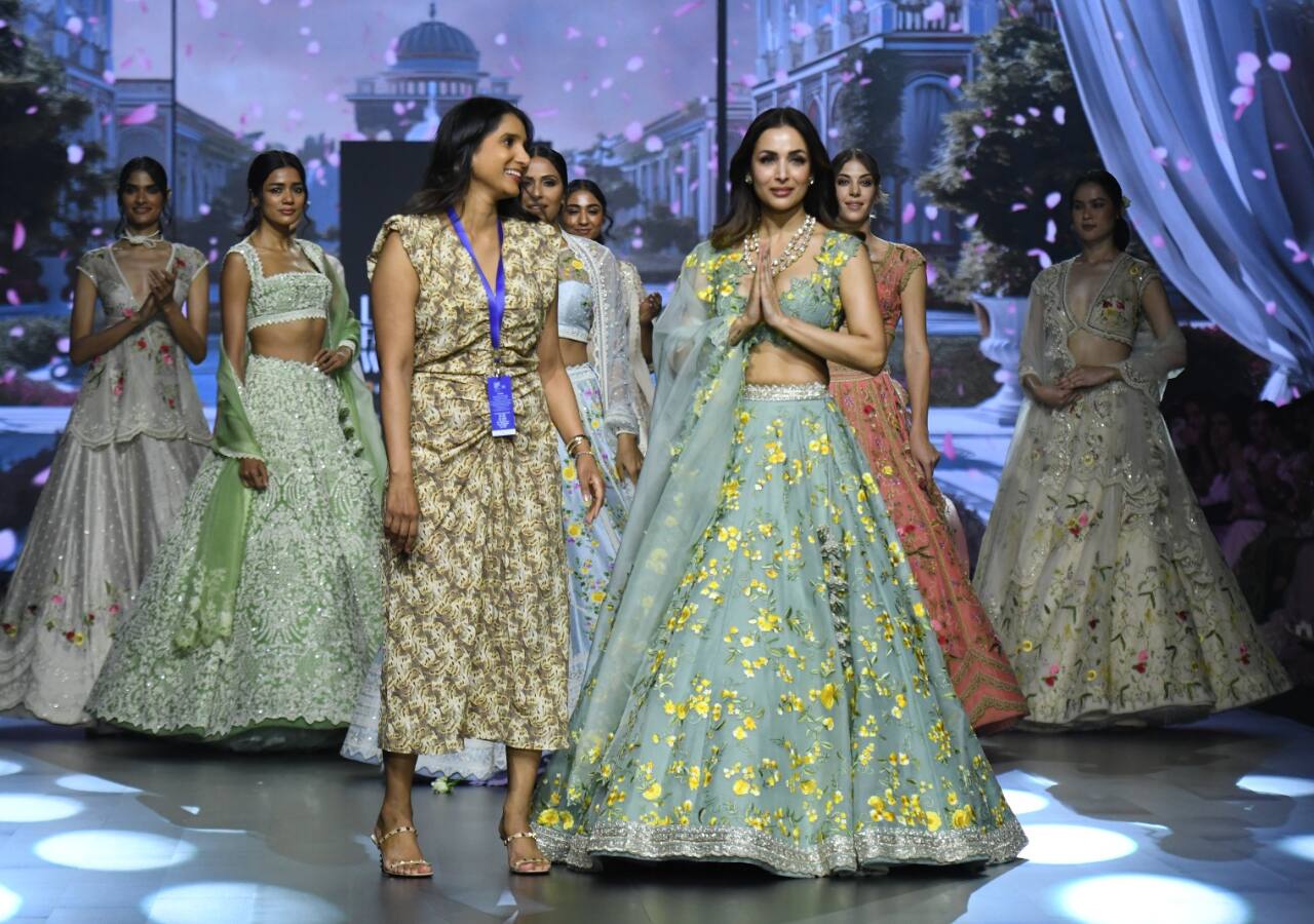 Lakme Fashion Week Sara Ali Khan Flaunts Her Scar As She Walks The