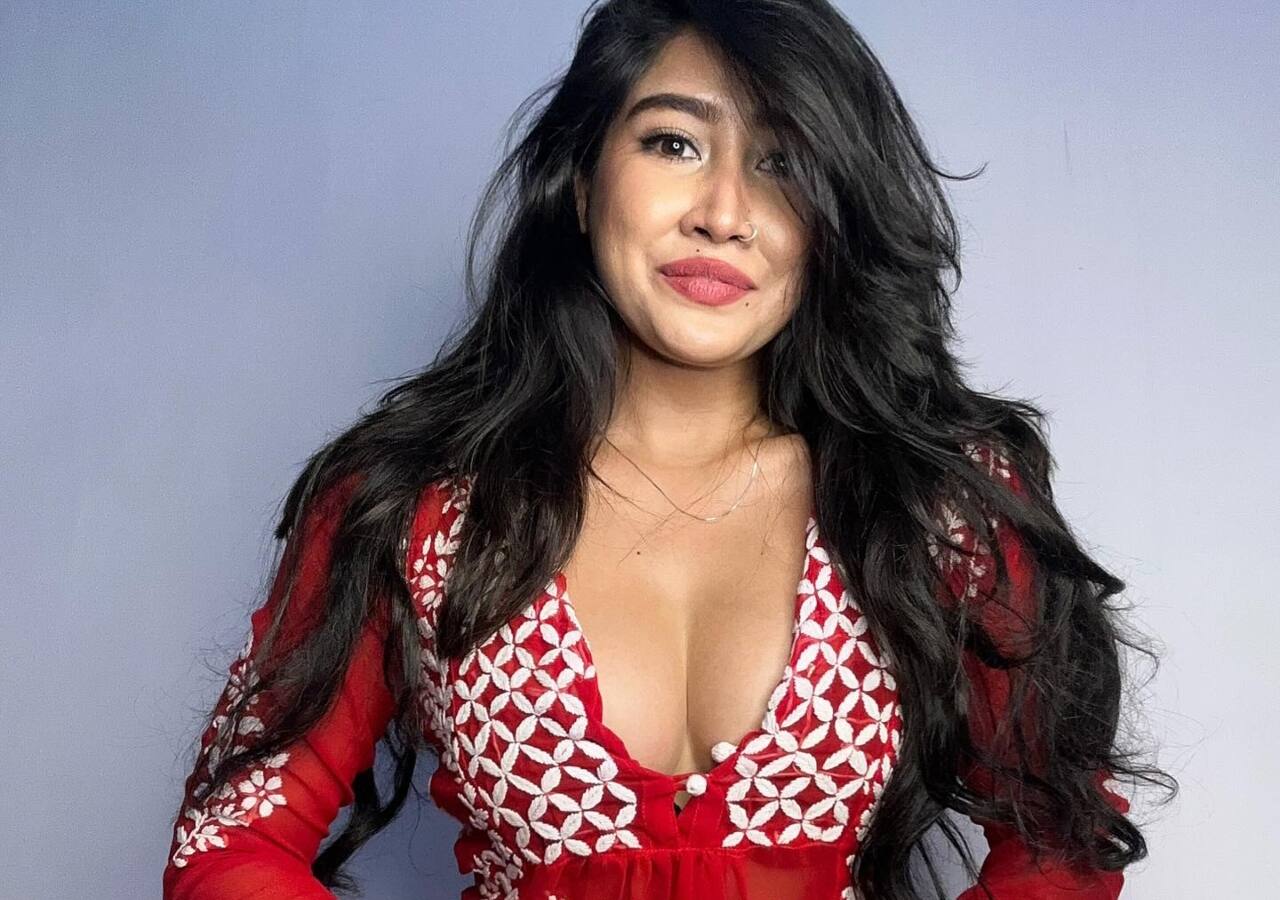 Sofia Ansari is bolder than Sunny Leone Urfi javed view pics- सोफिया अंसारी ने दिखाया बोल्ड ...