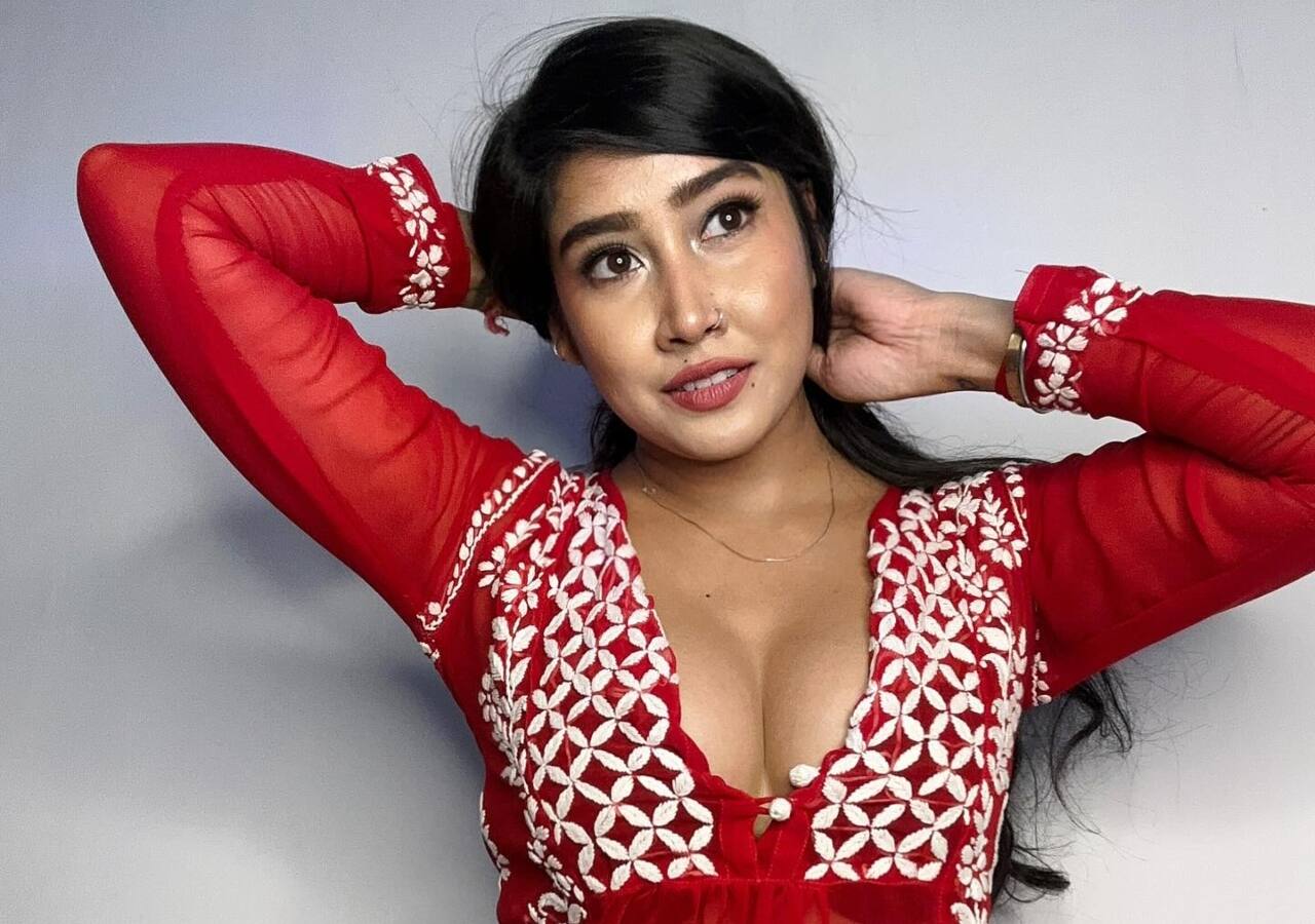 Sofia Ansari is bolder than Sunny Leone Urfi javed view pics- सोफिया अंसारी ने दिखाया बोल्ड ...