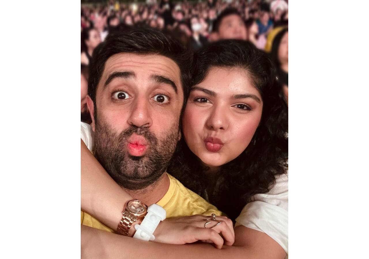 Anshula Kapoor gave romantic poses with her boyfriend, View photos - अंशुला कपूर ने बॉयफ्रेंड ...