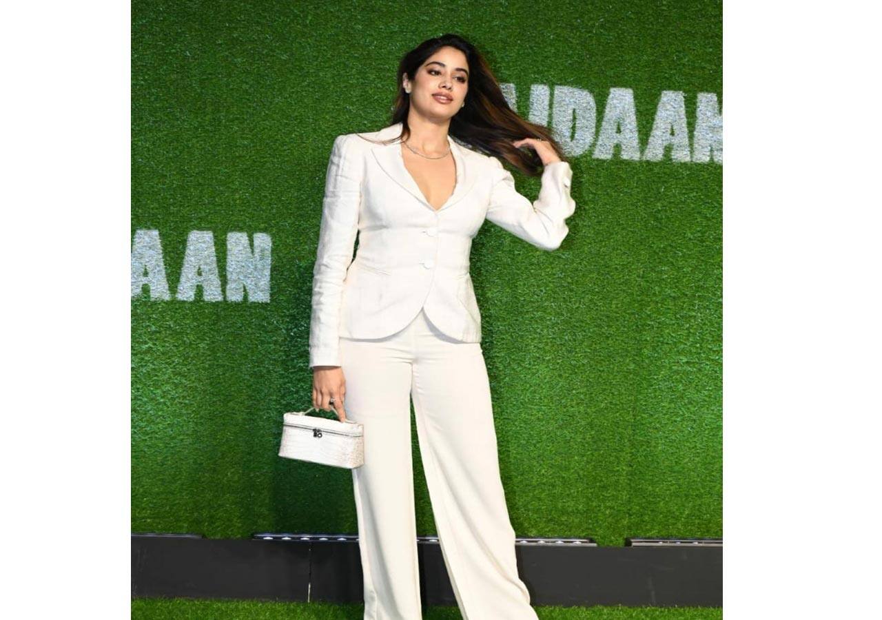 Braless Chic: Steal Blazer Style Tips from Janhvi Kapoor, Esha Gupta ... Braless Chic: Steal Blazer Style Tips from Janhvi Kapoor, Esha Gupta ...