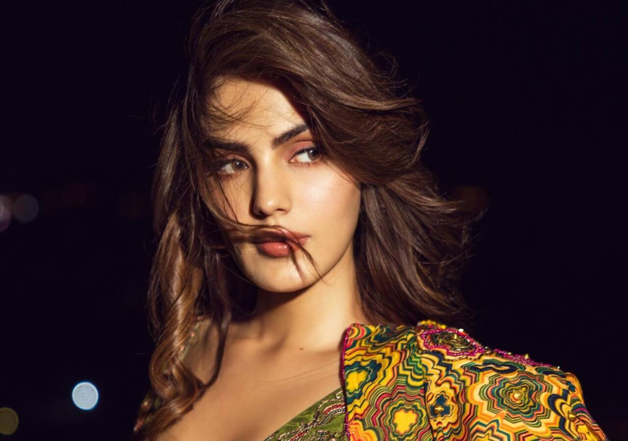 Rhea Chakraborty Compared with Urfi Javed in her latest pics- उर्फी ...