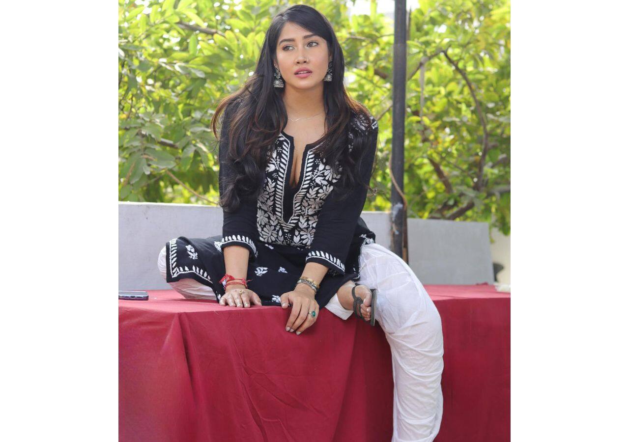 Sofia Ansari salwar suit photos goes viral on social media : सोफिया ...