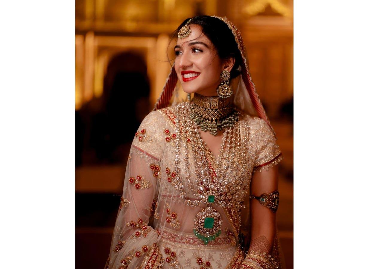 Bride Radhika Merchant's first pics out, Anant Ambani's wife looks ...