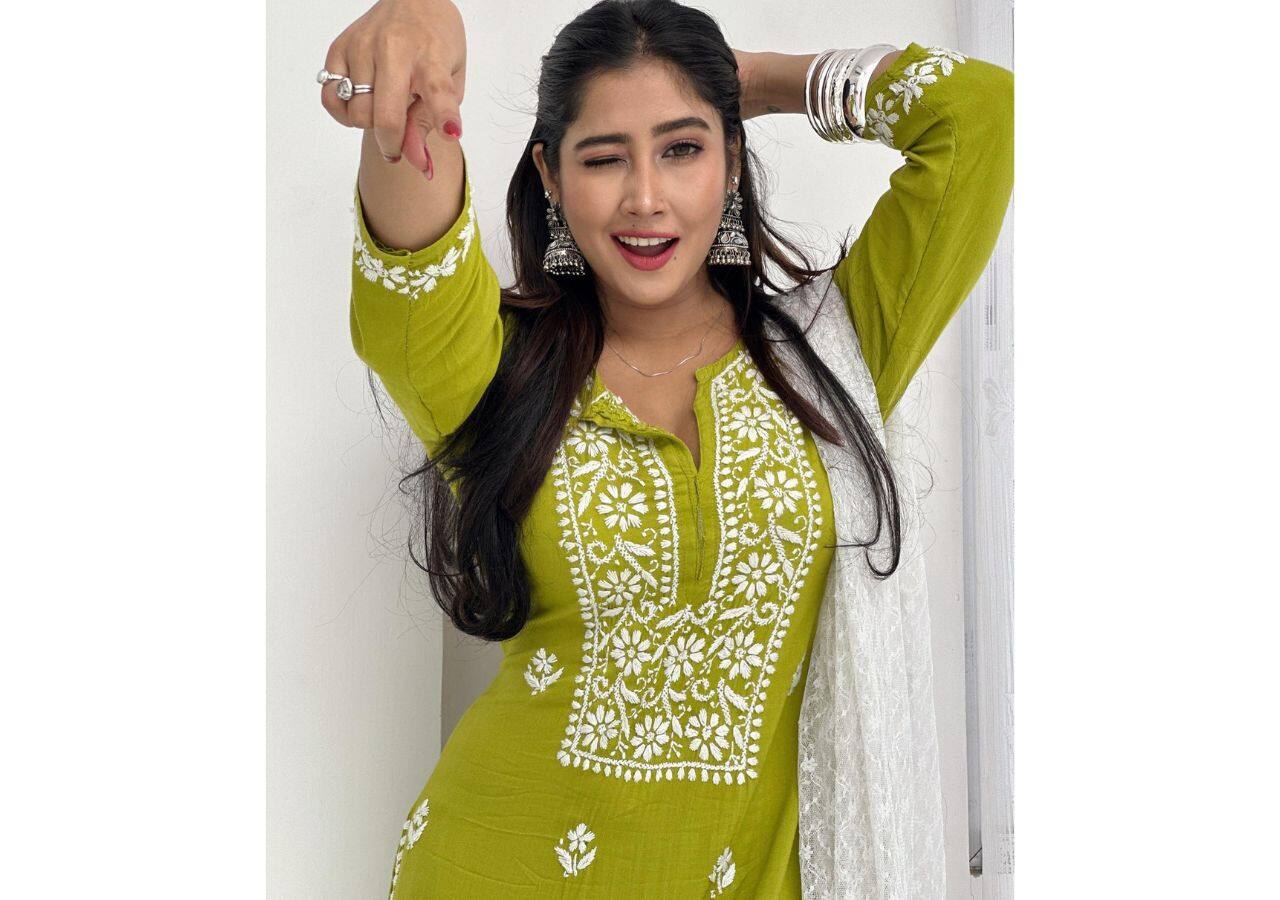 Sofia Ansari salwar suit photos viral on social media : सोफिया अंसारी ...