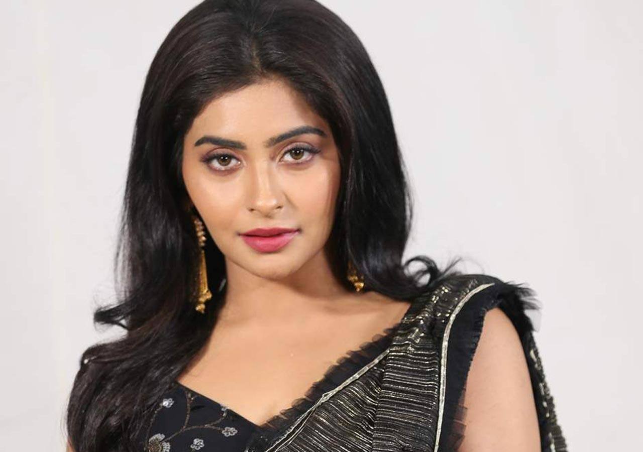 These 9 actresses did not get popularity even after playing lead roles - इन 9 हसीनाओं को नहीं ...