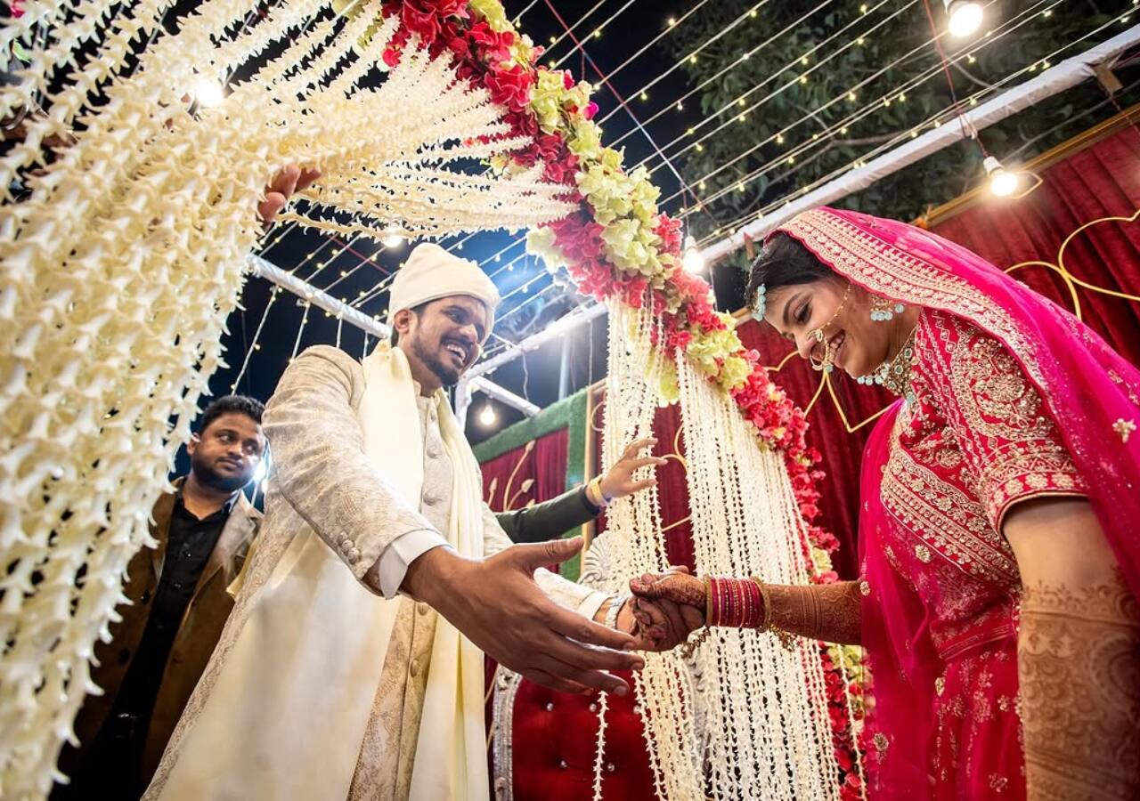 Panchayat actor Aasif Khan marries Zeba, fans tease 'finally chakke ...