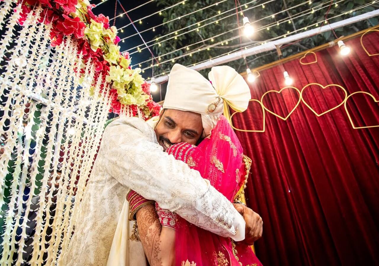 Panchayat actor Aasif Khan marries Zeba, fans tease 'finally chakke ...