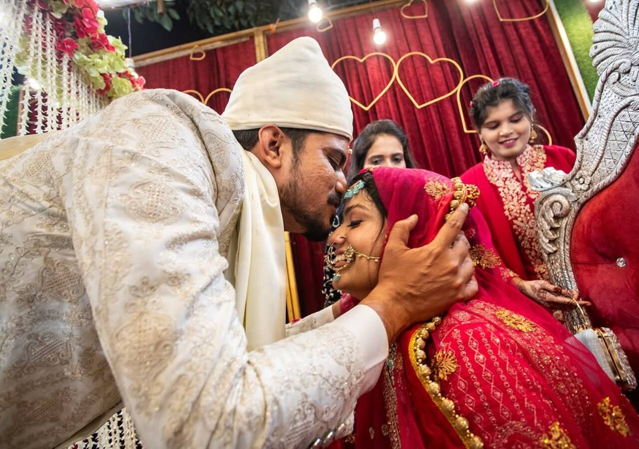 Panchayat actor Aasif Khan marries Zeba, fans tease 'finally chakke waali kursi mil gayi'