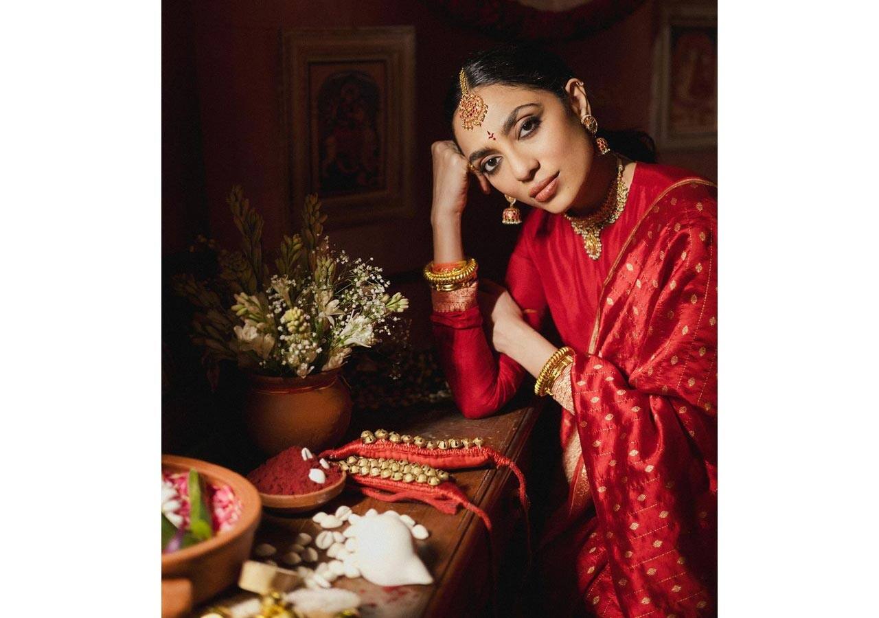 Naga Chaitanya's wife-to-be Sobhita Dhulipala looks regal in red saree ...