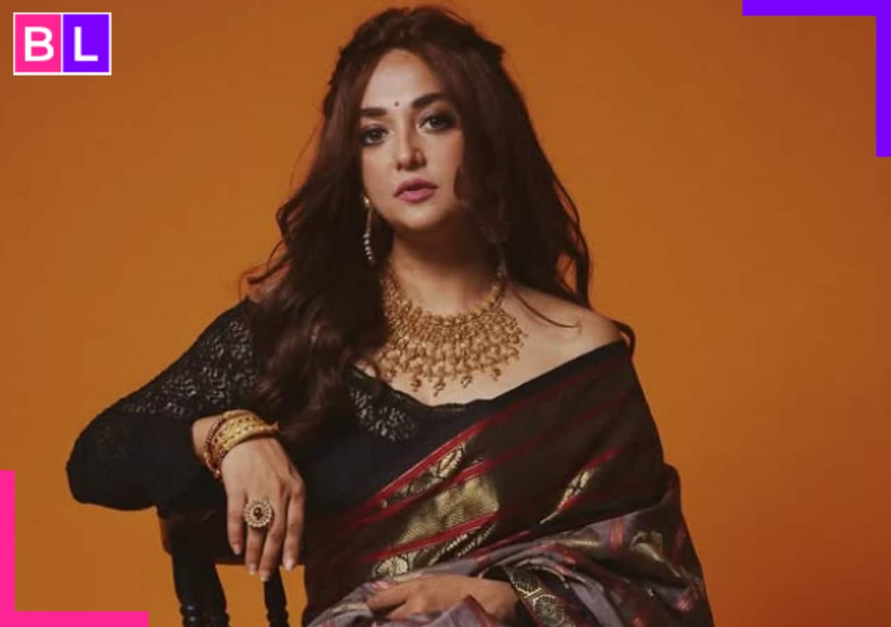 Singer Monali Thakur stops concert midway; rushed to hospital following ...