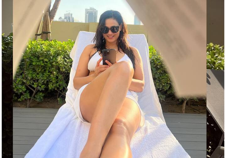 Shweta Tiwari In Bikini Enjoying With Ronit Roy On Beach AI Generated Photos Fooled Fans See ...