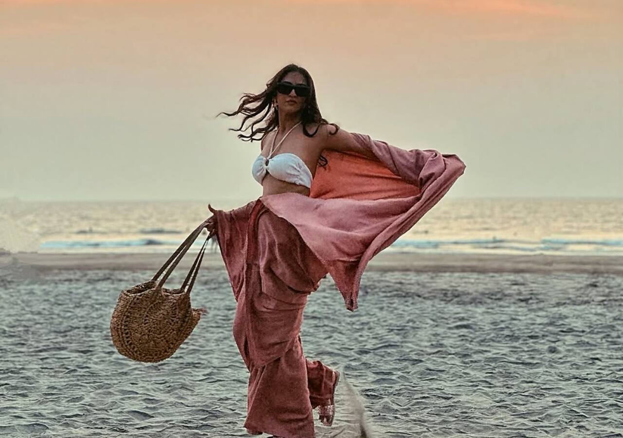 Krystle Dsouza Beach look shake internet and shocked fans - क्रिस्टल ...