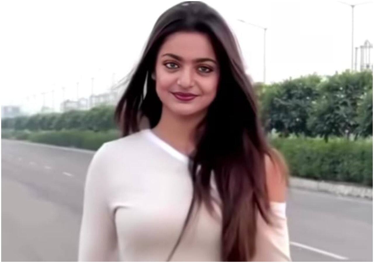 Monalisa Maha New Pic: Kumbh viral sensation Monalisa’s jaw-dropping photos take social media by ...