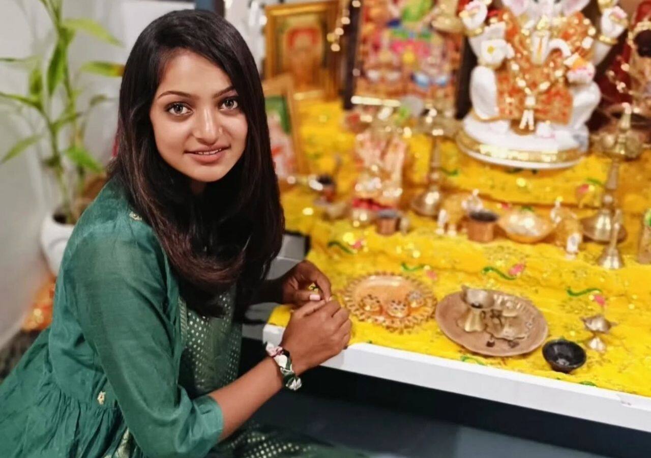 Maha Kumbh's viral sensation Monalisa's new stunning look leaves fans in...