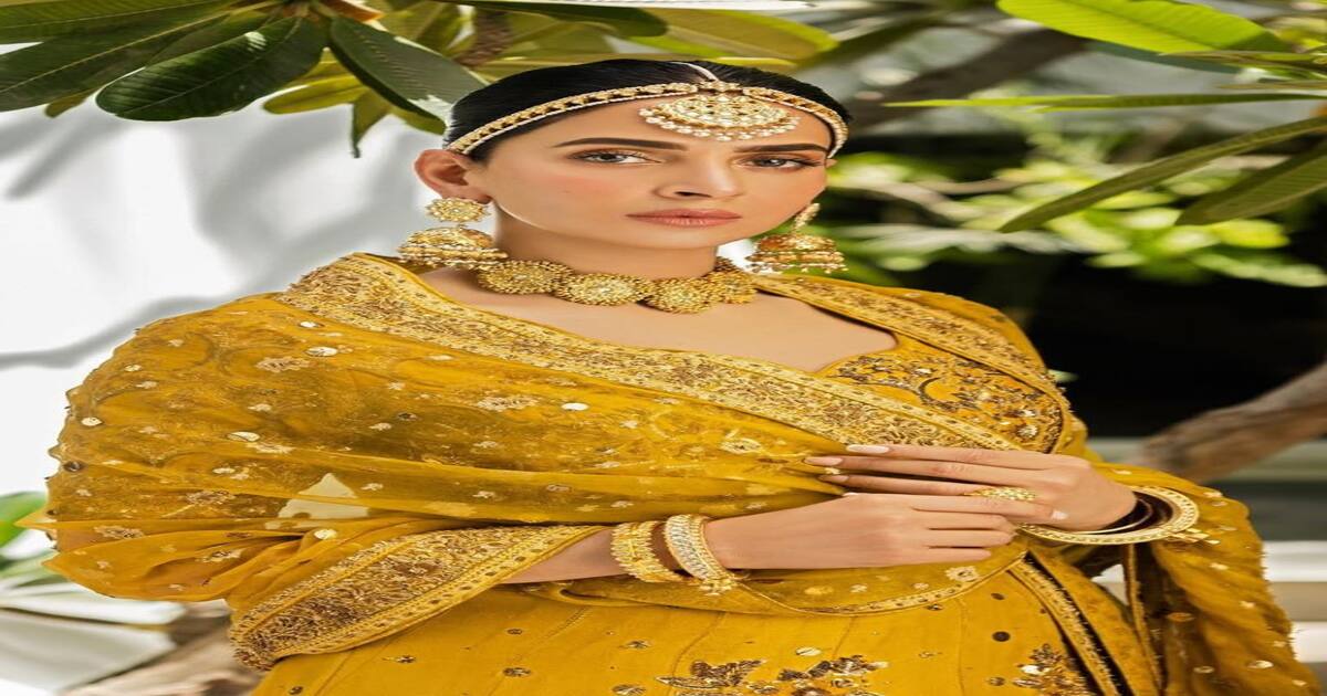 Top 10 Saba Qamar inspired ethnic dresses you'd need in your wardrobe