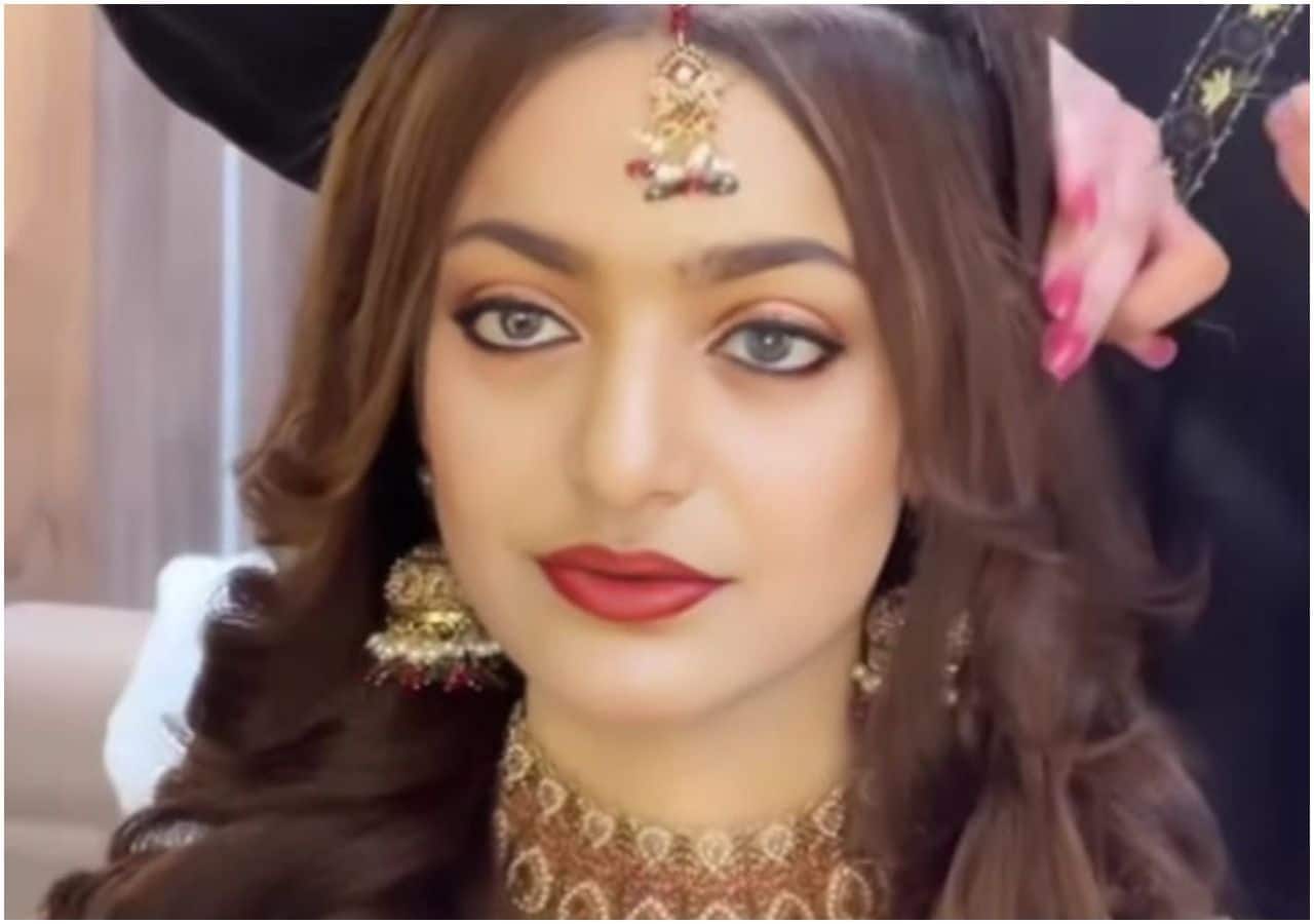 Why was Maha Kumbh viral sensation Monalisa spotted at a popular five star hotel? THESE photos ...