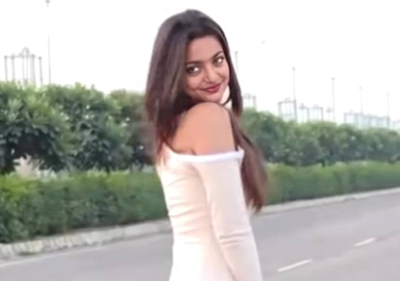 Mahakumbh girl Monalisa stuns in her new viral photoshoot know the truth