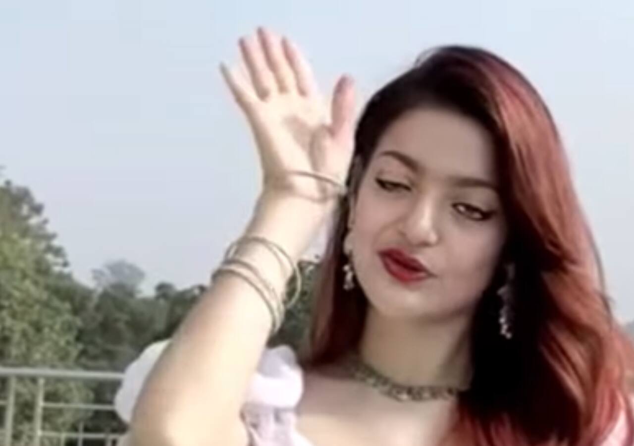 Mahakumbh girl Monalisa stuns in her new viral photoshoot know the truth