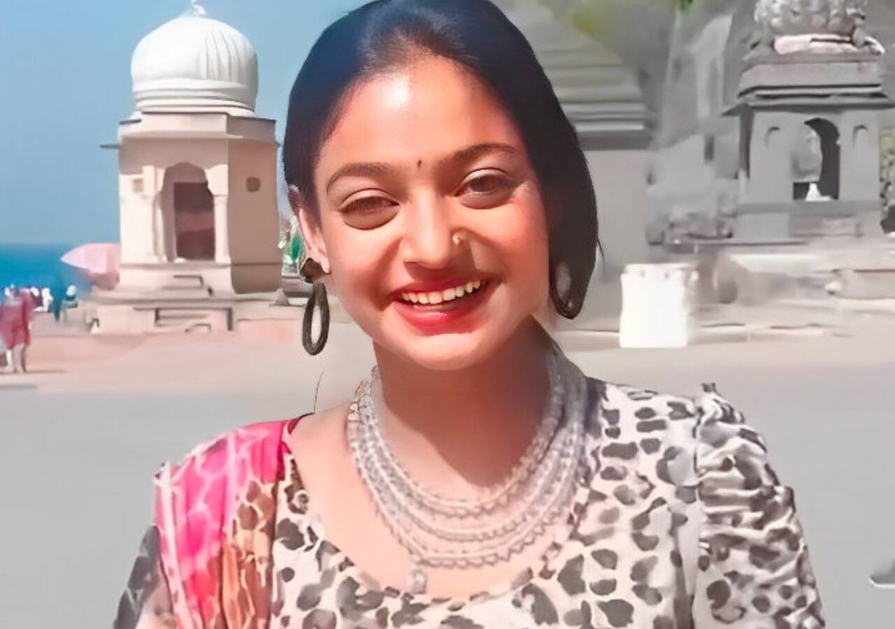 kumbh mela girl monalisa's debut film in trouble? producer jitendra narayan singh slams director ...