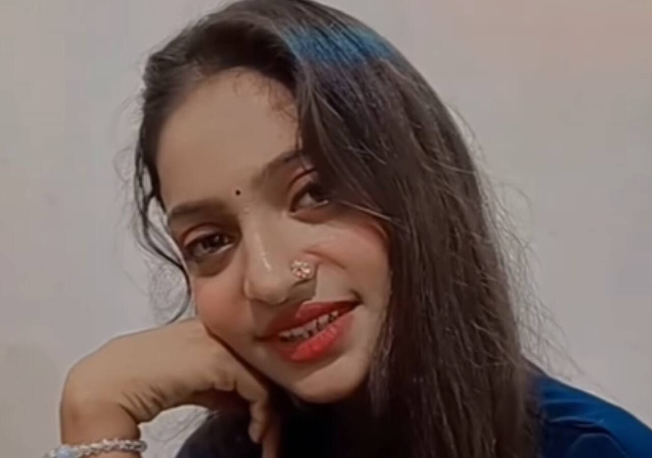 Maha Kumbh's viral sensation Monalisa Bhosle serious about Sanoj Mishra film? THESE photos prove ...