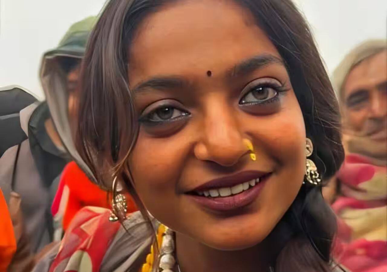 Maha Kumbh’s viral star Monalisa stuns with a jaw-dropping...