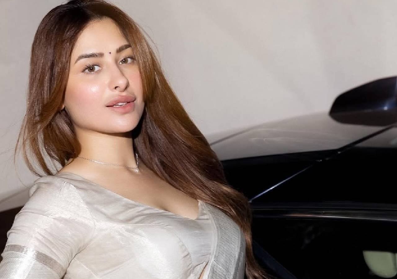 Amid Mohammed Siraj dating rumours, Mahira Khan was linked with THIS ...