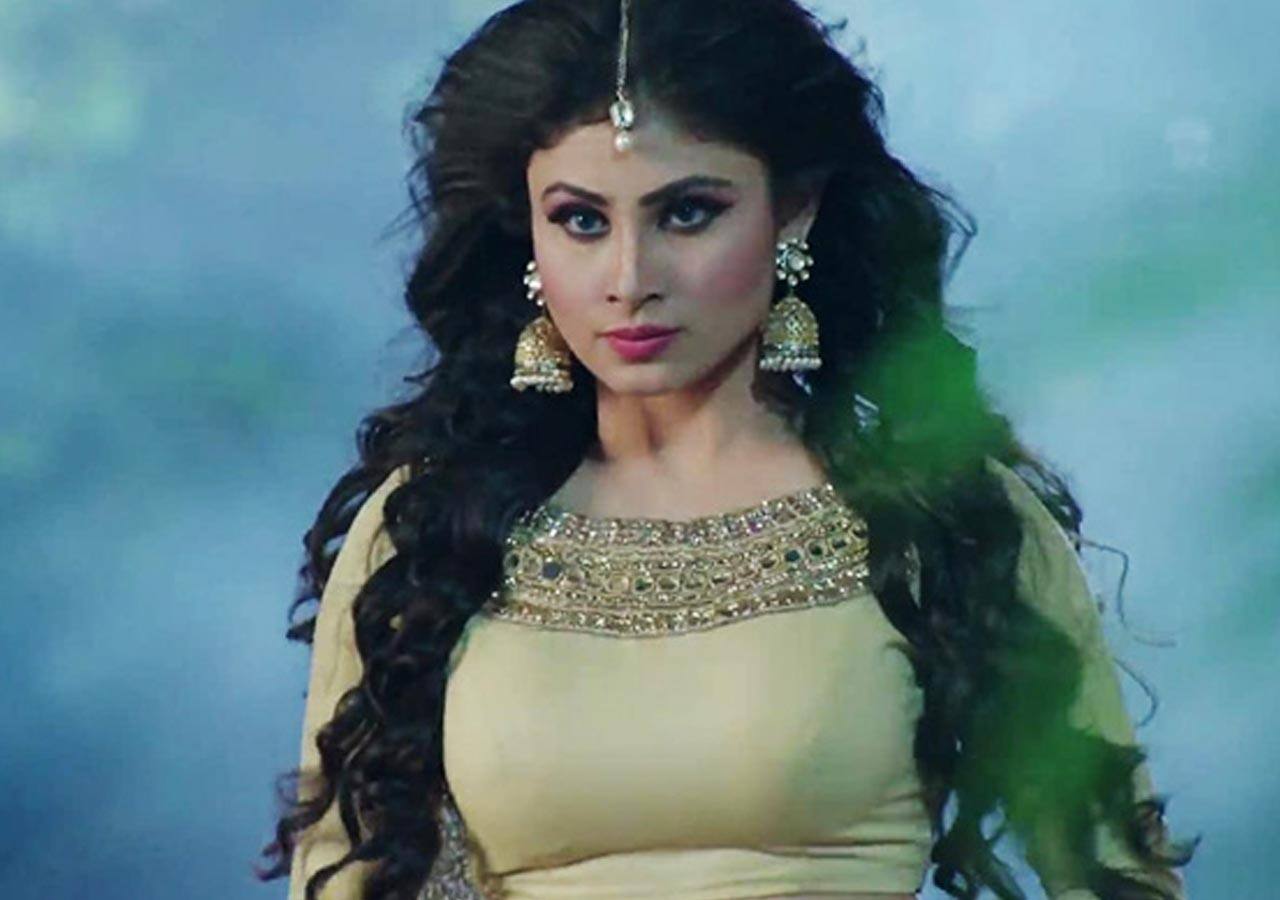 Mouni Roy shares kissing photos in memory of husband Sooraj Nambirai ...