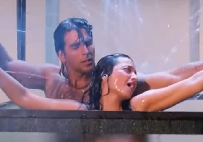 Akshya kumar rekha bold photo