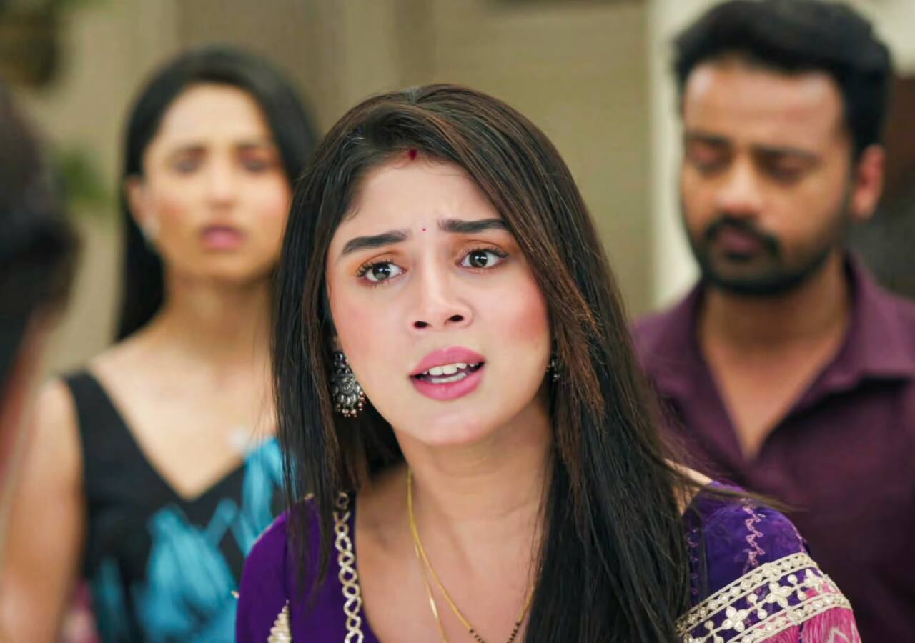 Anupamaa serial update: Raghav gives flowers to Anu, Prem-Aryan team up with Parag against...