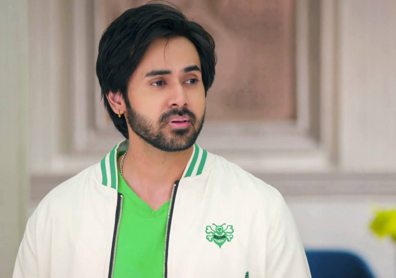 Anupamaa serial update: Raghav gives flowers to Anu, Prem-Aryan team up ...