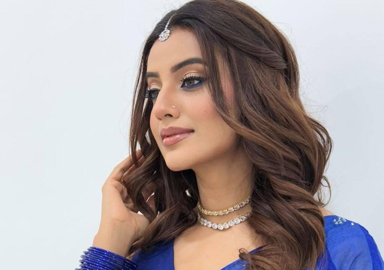 नीली साड़ी और ट्रेडिशनल ज्वेलरी में अक्षरा सिंह का देसी लुक हुआ वायरल : akshara singh blue saree ...