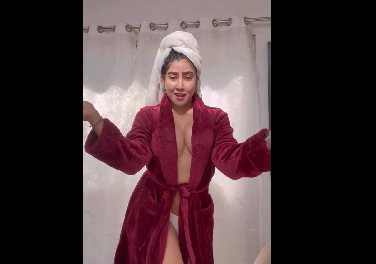 Sofia Ansari Hot Bathrobe Pics Viral On Internet Actress Flaunting Cleavage - Sofia Ansari ने ...