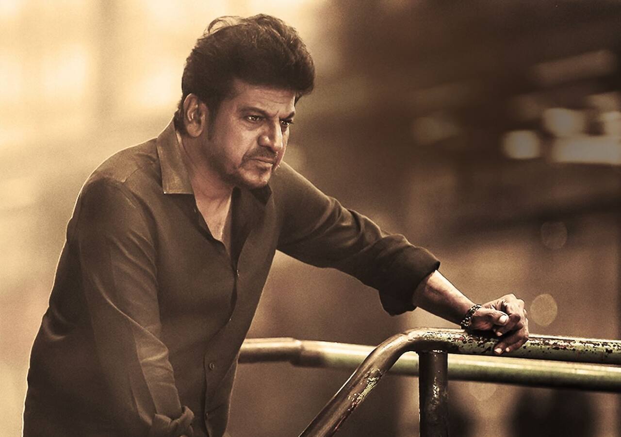 This child who is standing next to Amitabh Bachchan, now a superstar ...