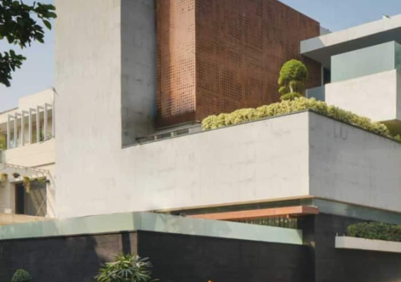 Virat and Anushka's Rs 800000000 house shows they live like royalty