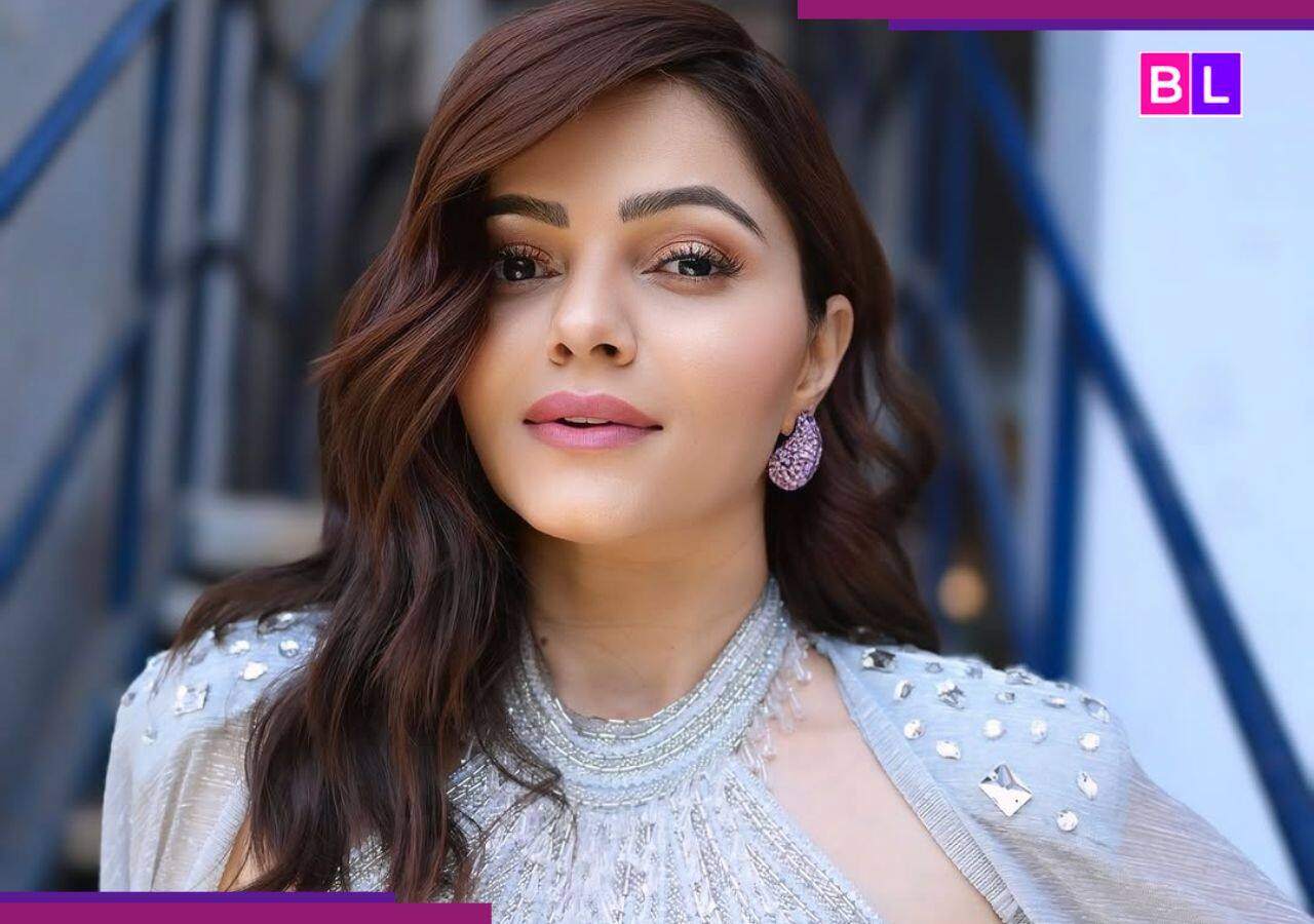 सीढ़ियों पर रुबीना दिलैक की रॉयल एंट्री, स्टाइलिश ड्रेस में दिखा खूबसूरती का ताबड़तोड़ तूफान ...