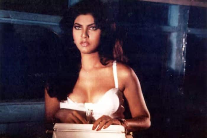 THIS actress' NUDE scene in a film crossed all limits of BOLDNESS, she became topless straight ...