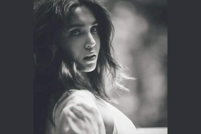 Sharvari Wagh shared bold pictures in white bikini which went viral ...