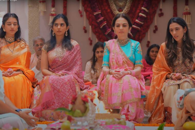Nita Ambani is an epitome of grace in NEW look; Radhika Merchant, Isha ...