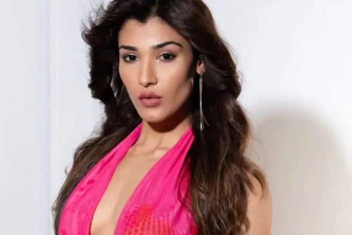 Bigg Boss 19: Nehal Chudasama OPENS up about her father's pressure to marry at 18; says, ‘I told ...