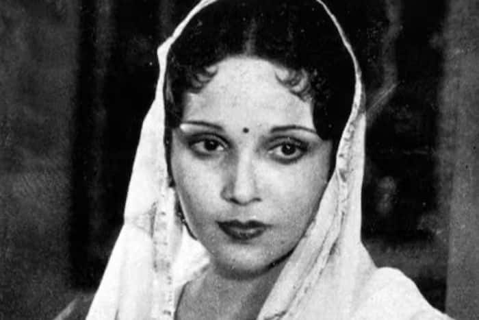 Devika rani bold scenes