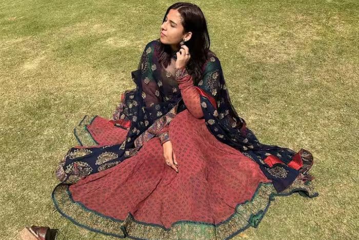 Manoj Tiwari’s daughter Rhiti Tiwari RIVALS Bollywood actresses in ...